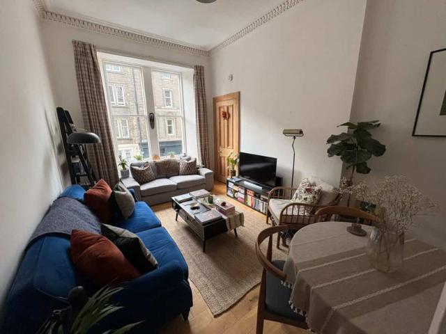 Flat to let for fringe