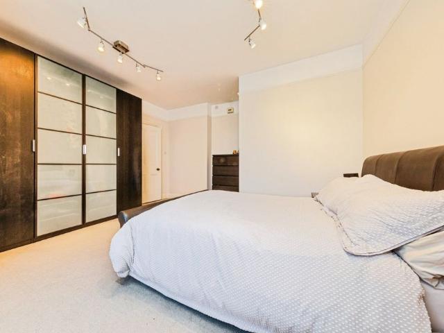 Flat to rent 11 Hayes Road, Bromley, BR2