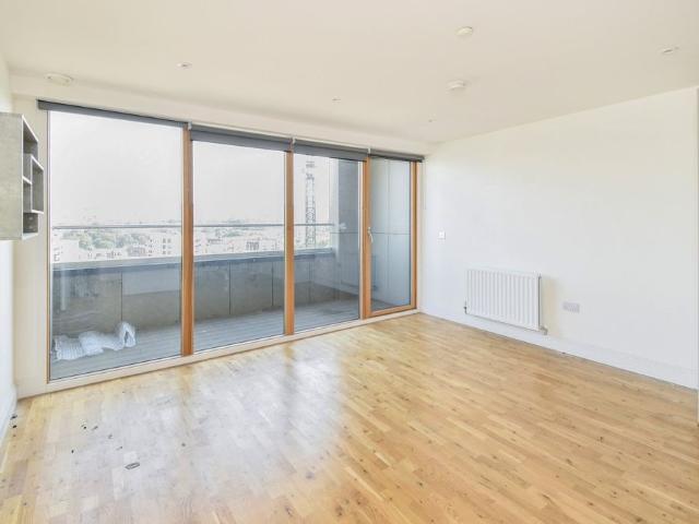 Flat to rent 41 Wellington Street, SE18