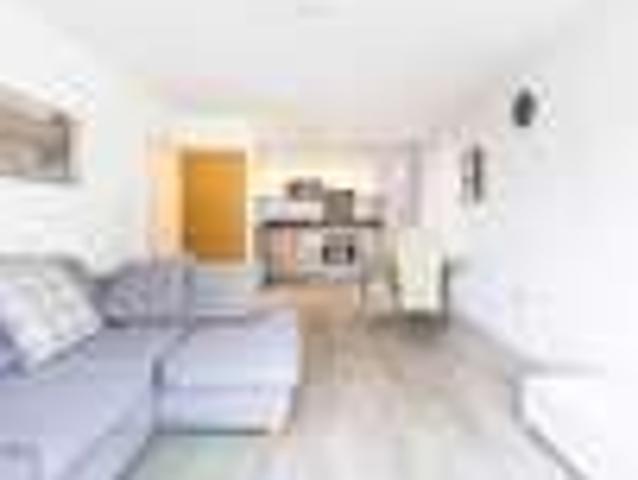 Flat to Rent: Connaught Heights, E16