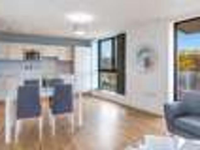 Flat to Rent: Connaught Heights, E16