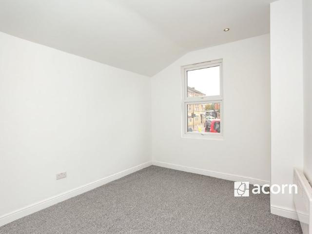 Flat to rent Catford Hill, London, SE6