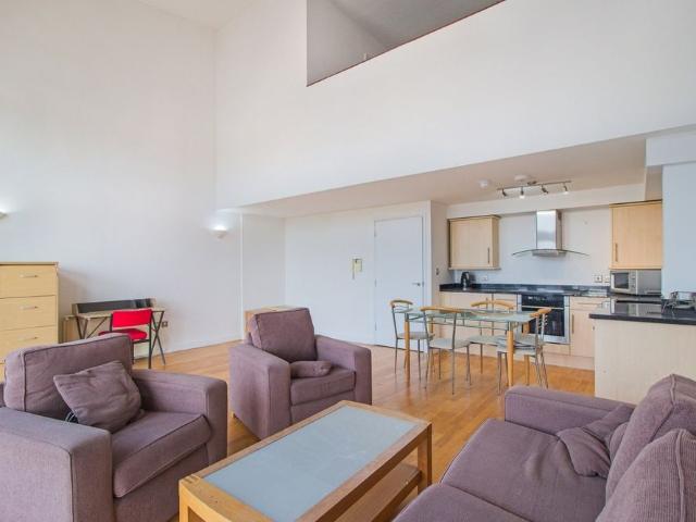 Flat to rent Calderwood Street, London, SE18