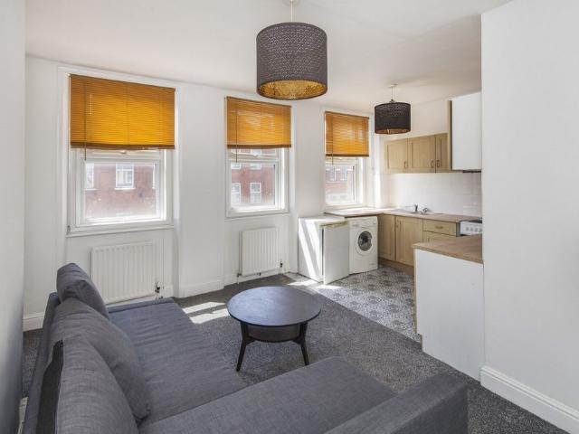 Flat to rent Camberwell Church Street, London, SE5