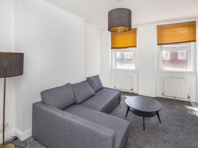 Flat to rent Camberwell Church Street, London, SE5