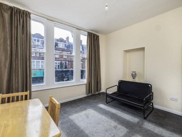 Flat to rent Camberwell Road, London, SE5