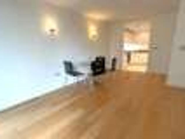 Flat to Rent: Cardinal Building, High Point Village, Hayes, UB3
