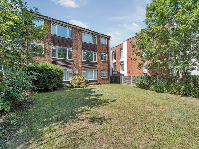 Flat to rent Chislehurst Road, Sidcup, DA14