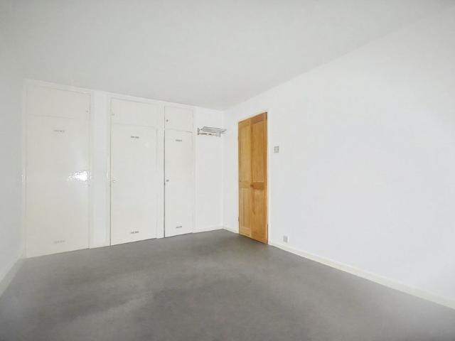 Flat to rent Crown Lane, Bromley, BR2