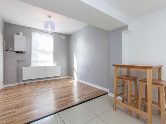 Flat to rent Annandale Road, Greenwich, SE10