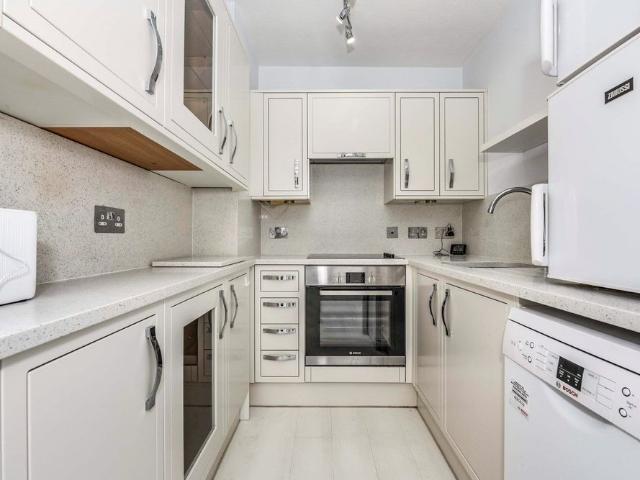 Flat to rent Ashfield Lane, Chislehurst, BR7