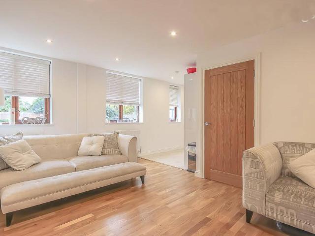Flat To Rent at Tafel Court 1, Ware Road, SG13 7HE 00009673