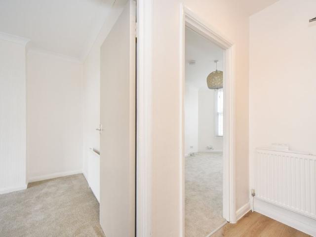 Flat to rent Baring Road, Lee, SE12