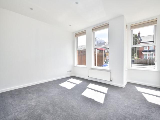 Flat to rent Barmeston Road, London, SE6