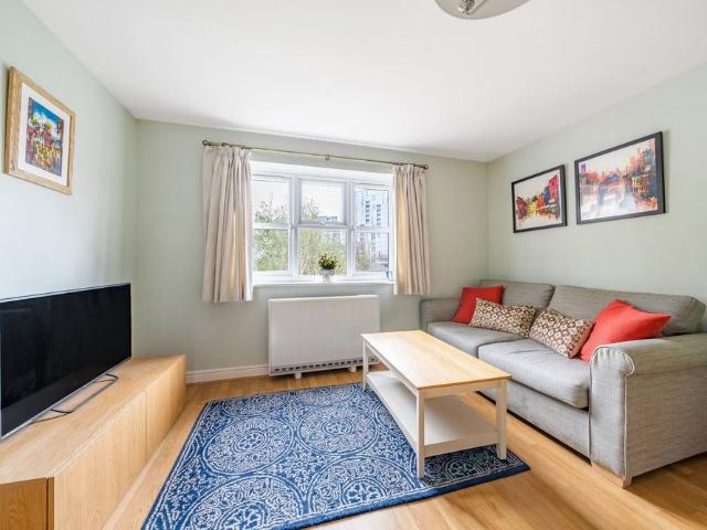 Flat to rent Basevi Way, Greenwich, SE8