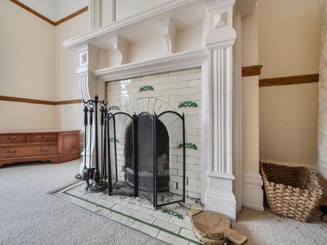 Flat to rent Beverstone Road, London, SW2