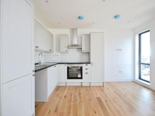 Flat to rent Blackfen Road, Sidcup, DA15