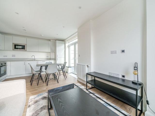 Flat to rent Brewers Square, Dartford, DA1