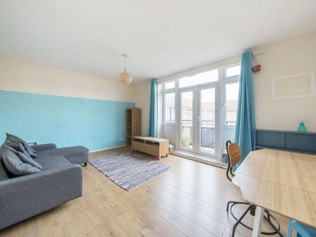 Flat to rent Brixton Road, London, SW9
