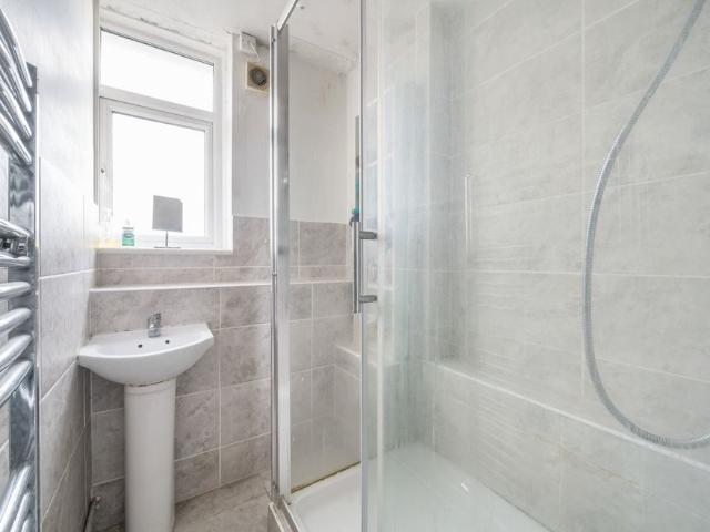 Flat to rent Brixton Road, London, SW9