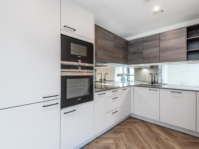 Flat to rent Burney Street, Greenwich, SE10