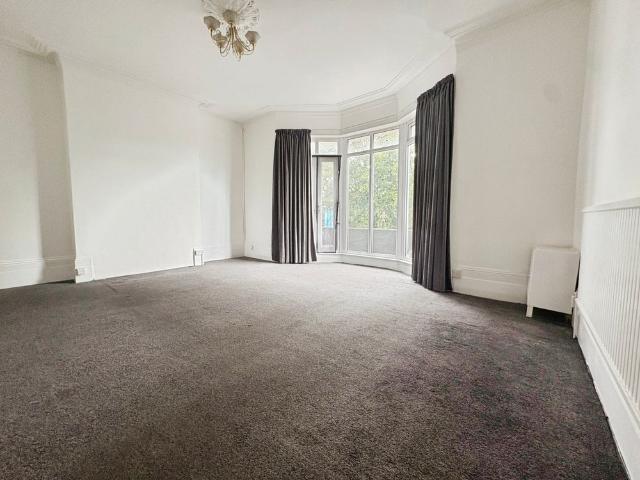 Flat to rent Burnt Ash Hill, Lee, SE12