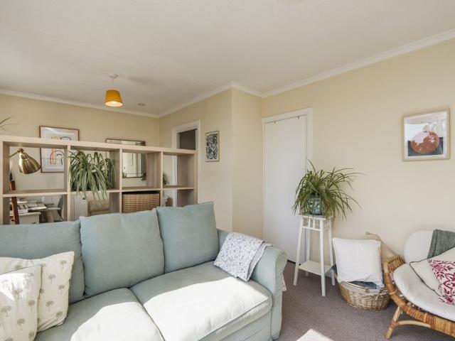 Flat to rent Burnt Ash Hill, Lee, SE12