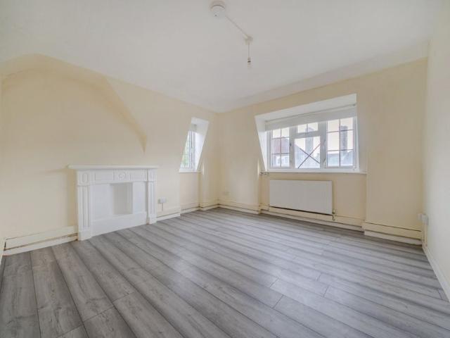 Flat to rent Gilton Road, London, SE6