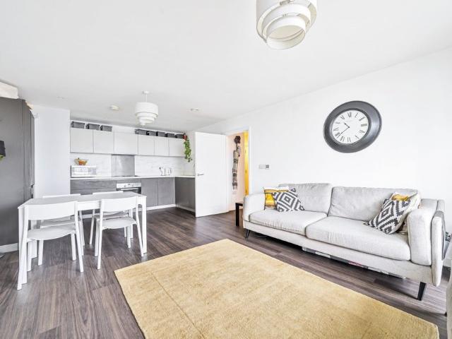 Flat to rent Glebe Way, West Wickham, BR4
