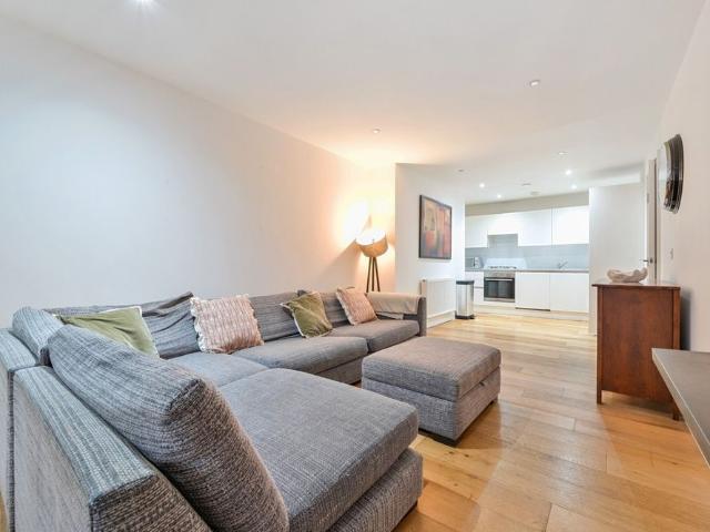 Flat to rent Green Dale, London, SE5