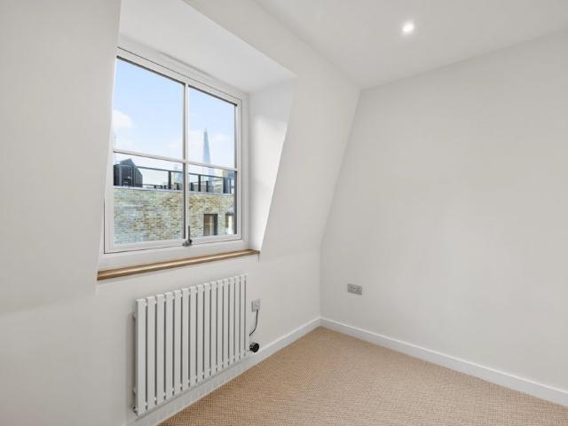 Flat to rent Griggs Place, London, SE1