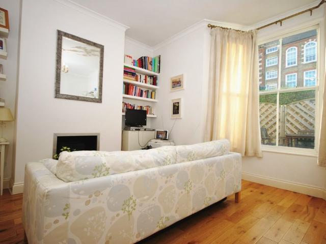 Flat to rent Grove Vale, London, SE22