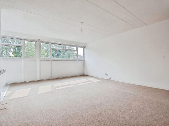 Flat to rent Damon Close, Sidcup, DA14