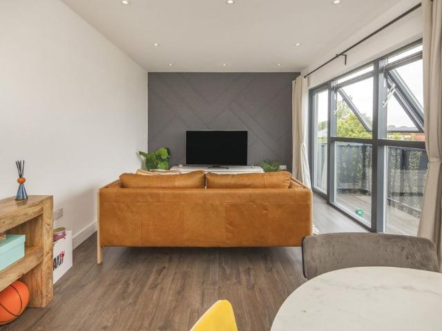Flat to rent Devonshire Road, London, SE23