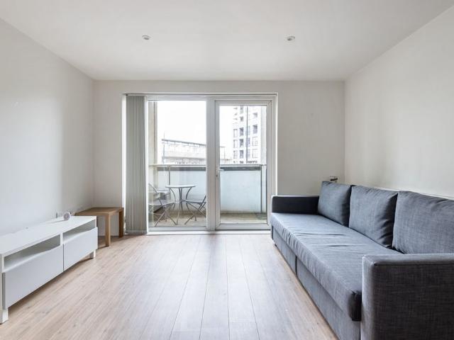 Flat to rent Deals Gateway, London, SE10