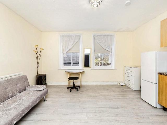 Flat to rent East Tenter Street, London, E1
