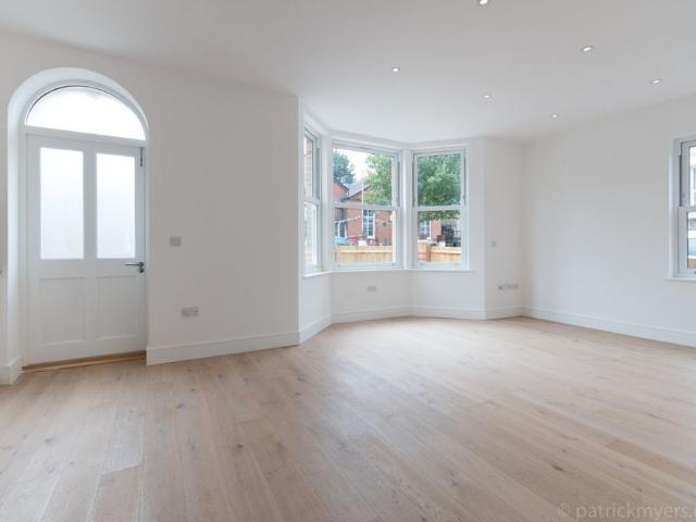 Flat to rent Elsie Road, London, SE22