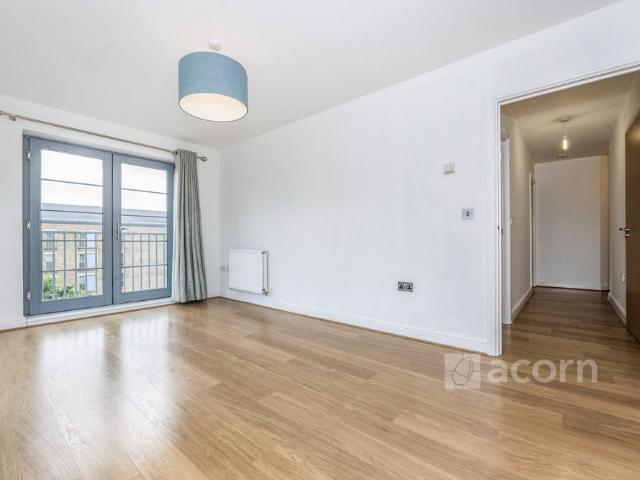 Flat to rent Esparto Way, Dartford, DA4