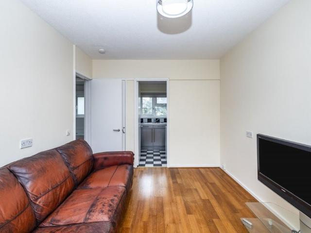 Flat to rent Hazel Way, London, SE1