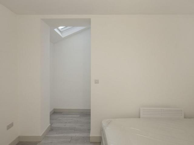 Flat to rent High Street, London, SE20