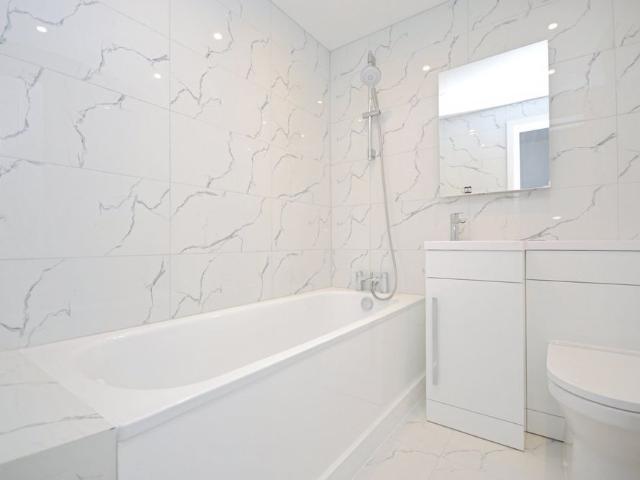 Flat to rent High Street, Swanley, BR8