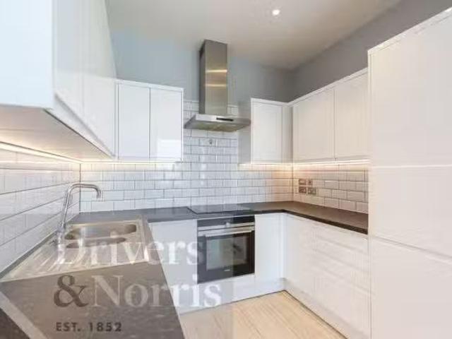 Flat to rent in 402 Holloway Road, Holloway, London N7