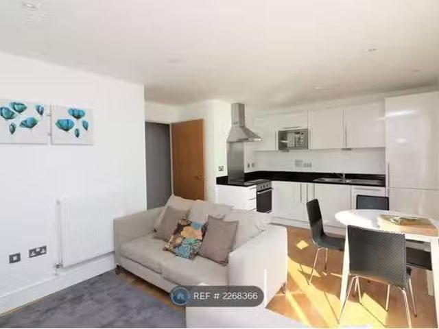 Flat to rent in Cobalt Point, London E14