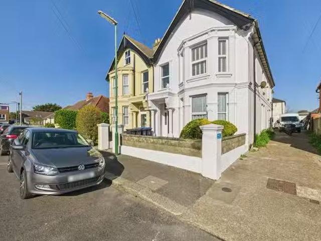 Flat to rent in Colebrook Road, Southwick BN42