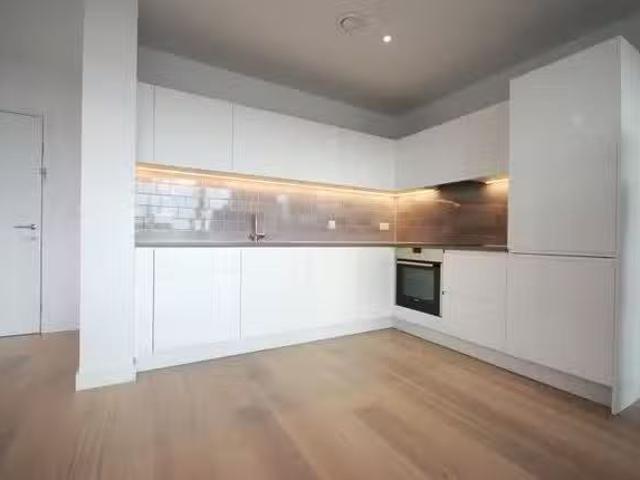 Flat to rent in Commodore House, 2 Admiralty Avenue E16