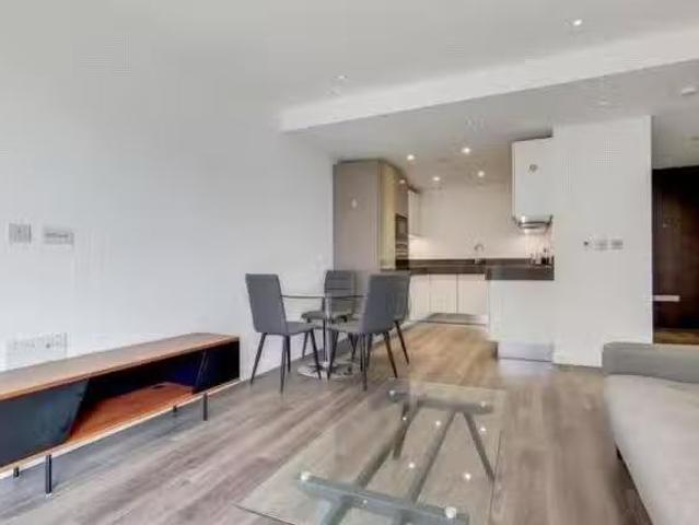 Flat to rent in Catalina House, 4 Canter Way, Goodman's Fields.