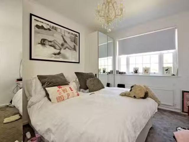 Flat to rent in Cathcart Road, Chelsea, London SW10