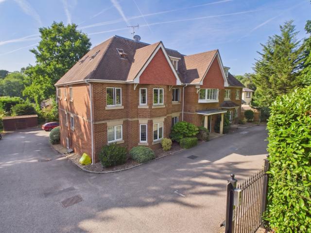 Flat to Rent in Camberley Gresham Court PRC120035