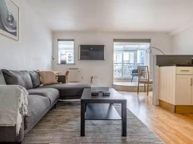 Flat to rent in Canary Wharf, London E14
