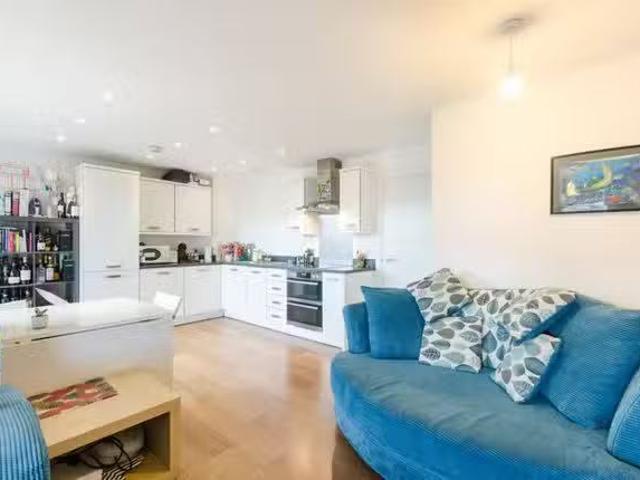 Flat to rent in Chamberlayne Road, Kensal Rise, London NW10